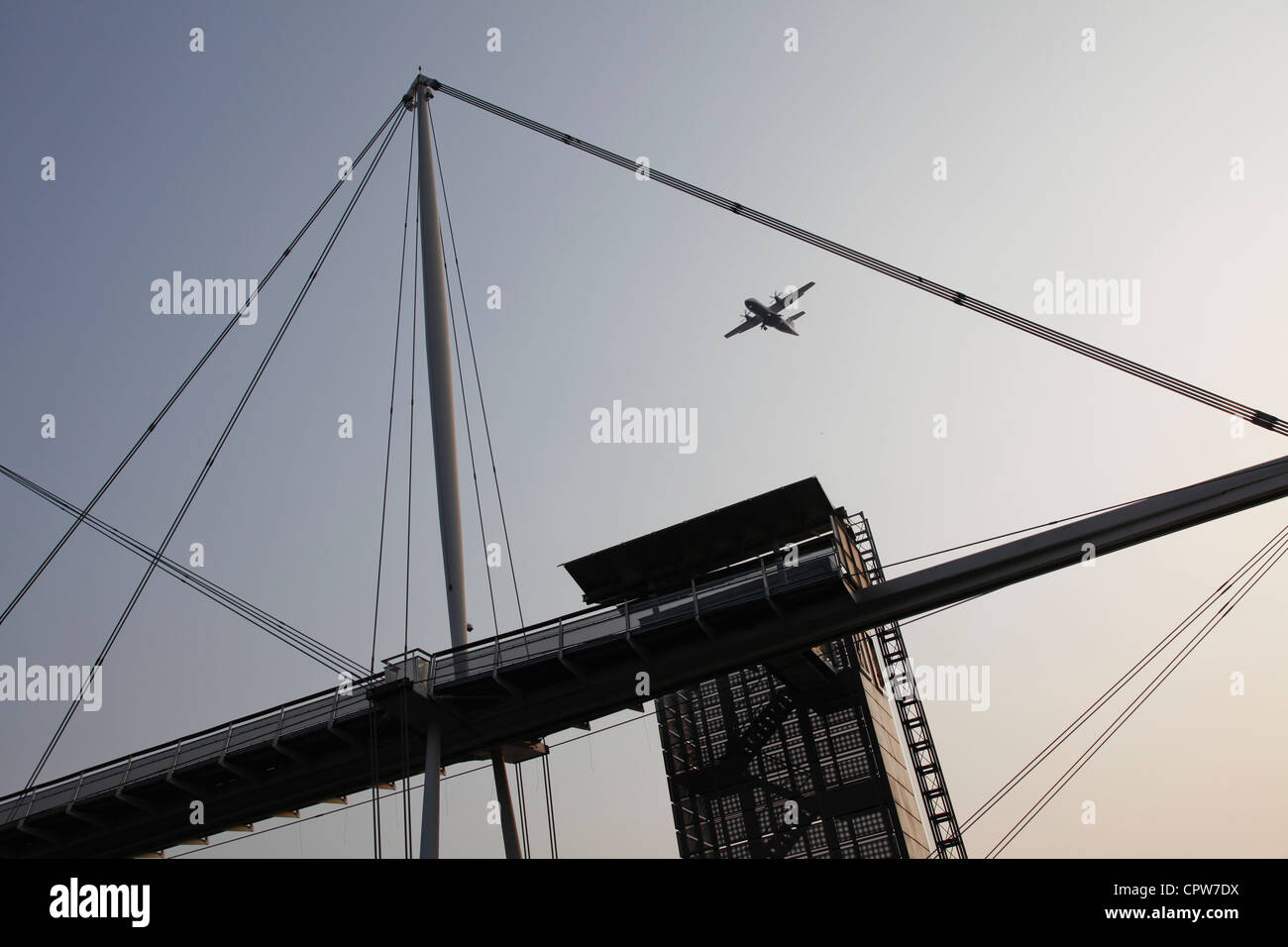 Aeroplane bridge hi-res stock photography and images - Alamy
