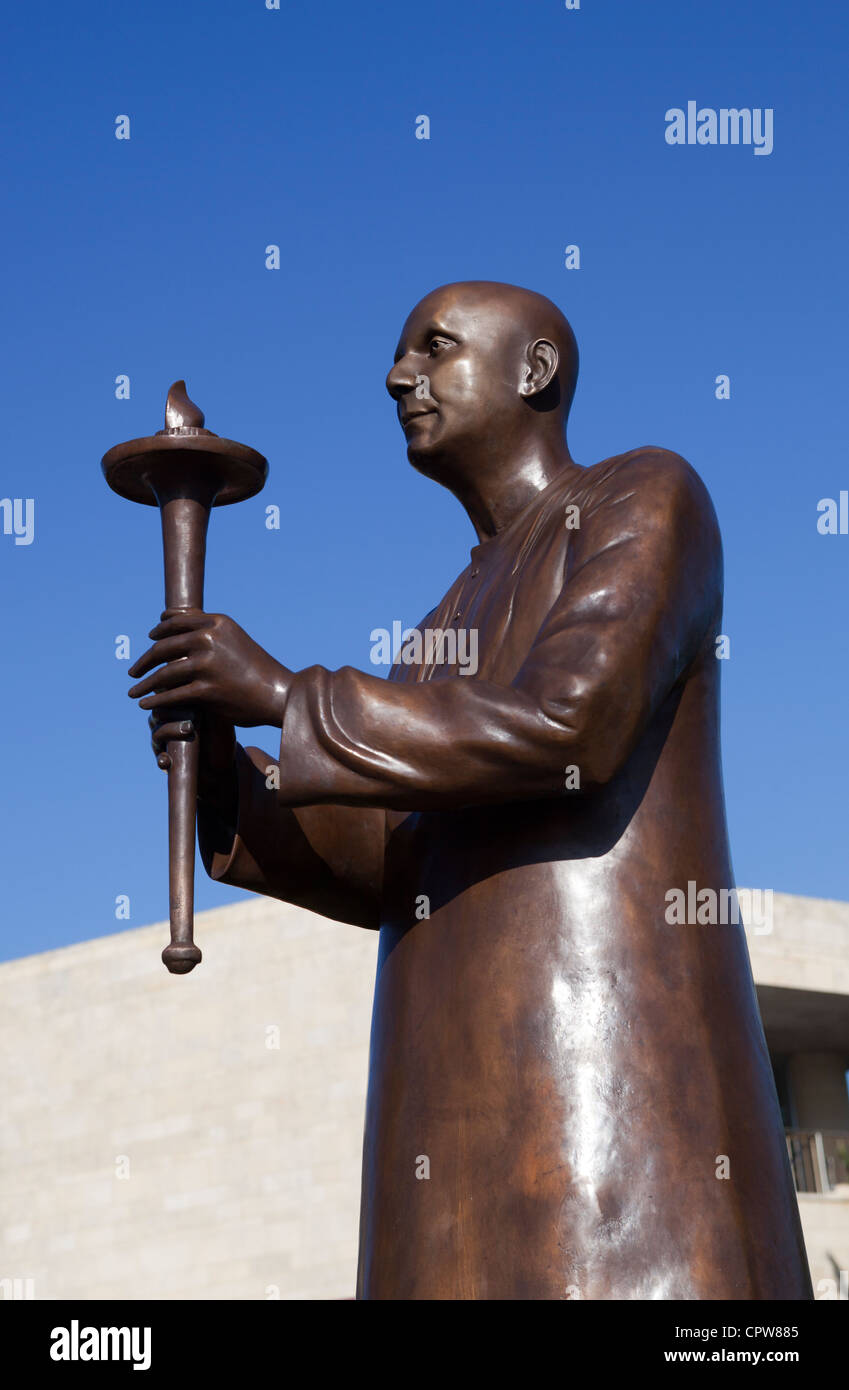 World peace statue hi-res stock photography and images - Alamy