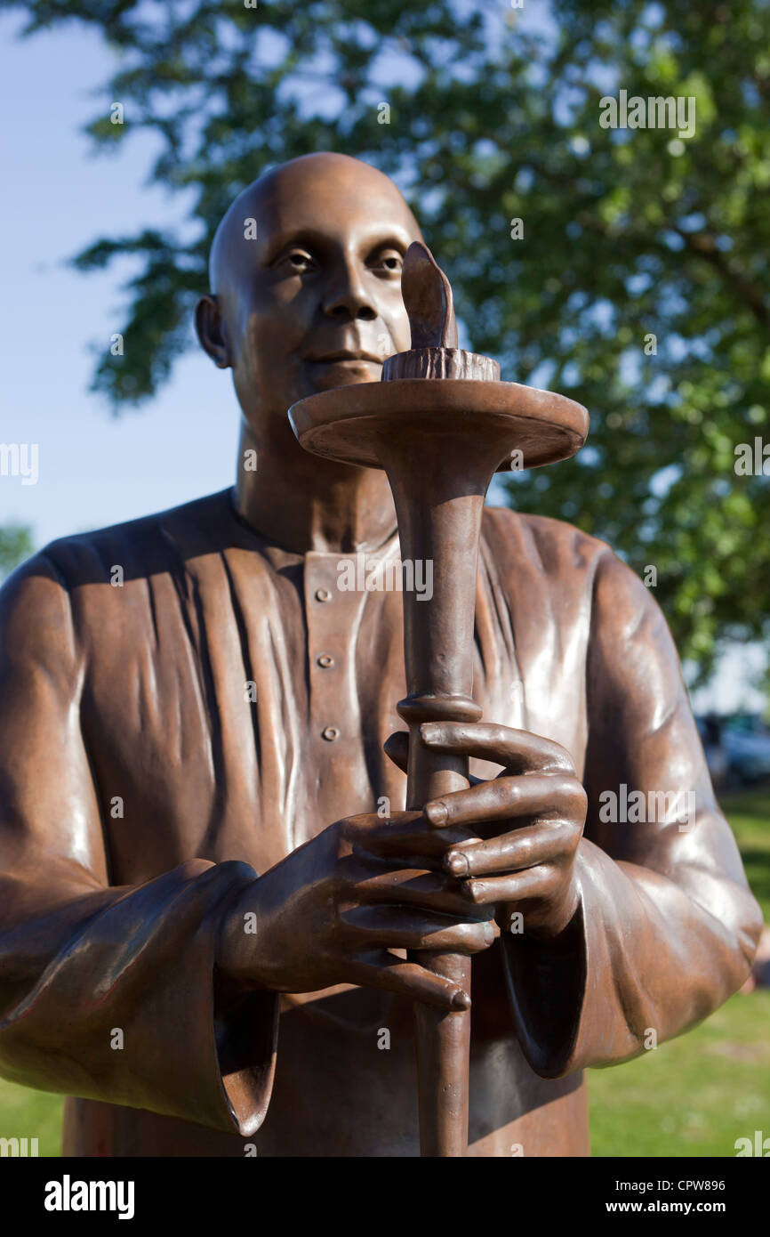 World peace statue hi-res stock photography and images - Alamy