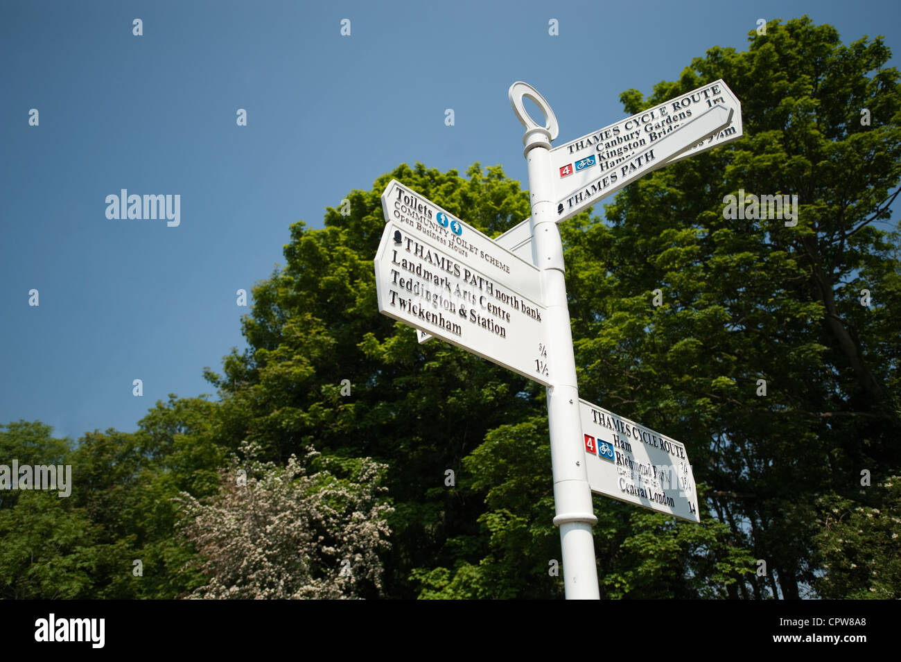 Thames cycle route hi-res stock photography and images - Alamy