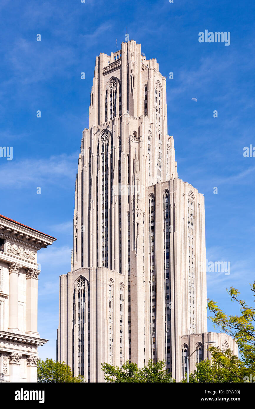 Tower of the Cathedral of Learning at University of Pittsburgh Stock ...