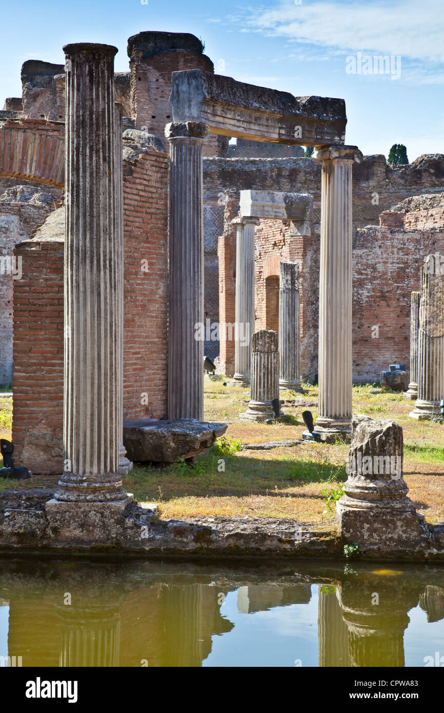Roman columns in Villa Adriana, Tivoli, Italy Stock Photo - Alamy
