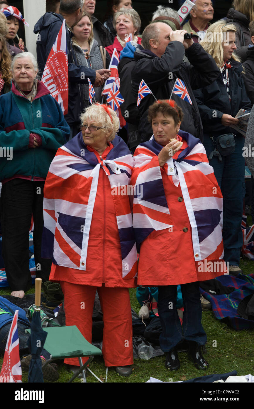 The great British public brave bad weather to celebrate the Queen's ...