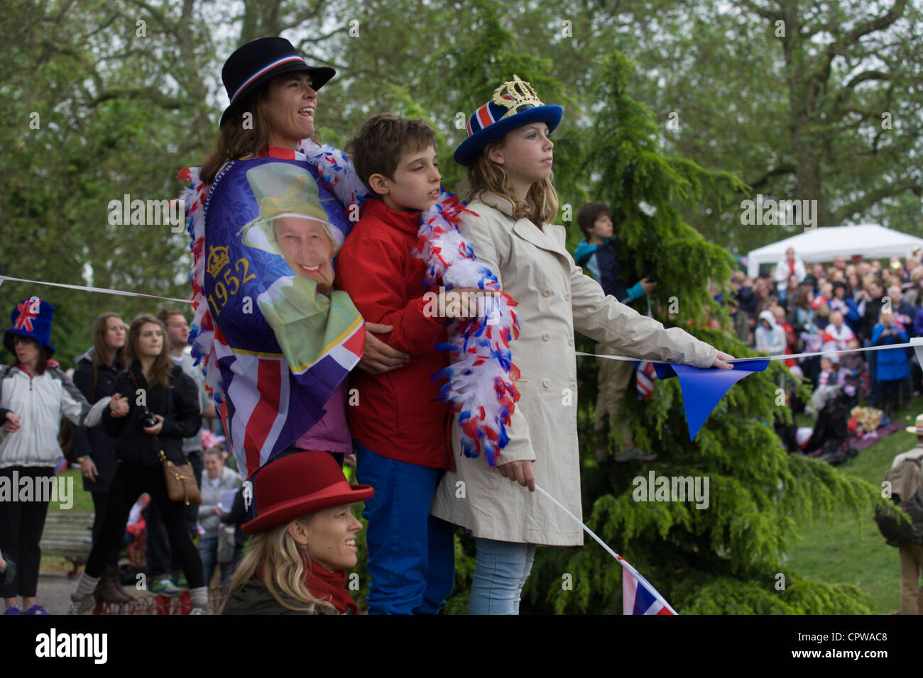 The great British public brave bad weather to celebrate the Queen's ...