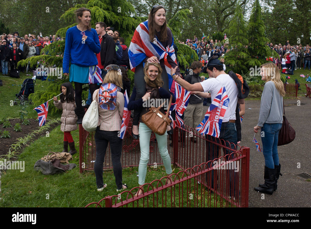 The great British public brave bad weather to celebrate the Queen's ...