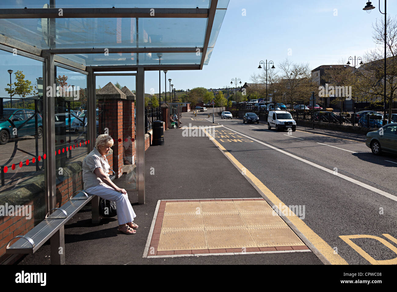 Bus stop uk hi-res stock photography and images - Alamy