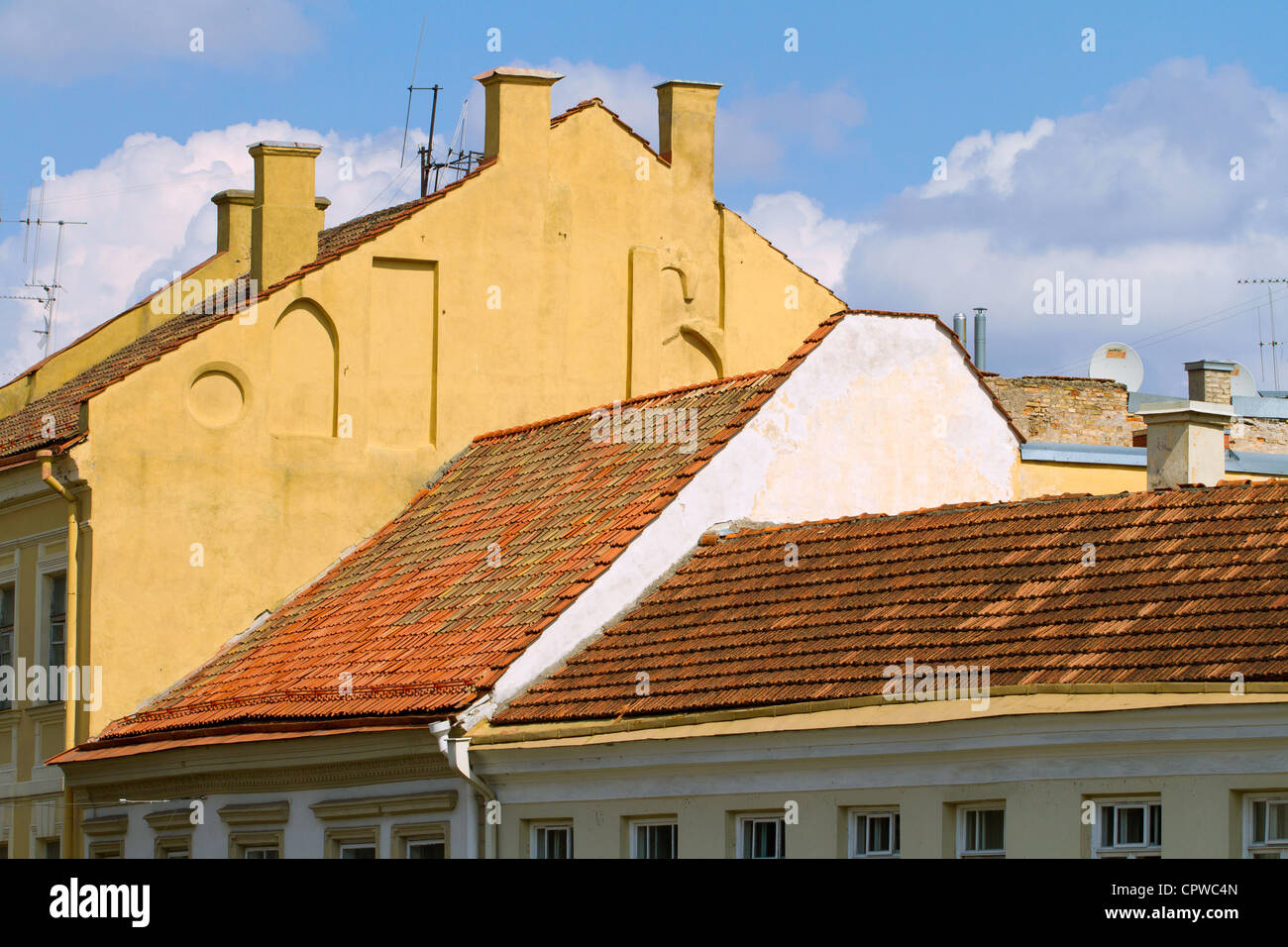 Red tile roof hi-res stock photography and images - Alamy