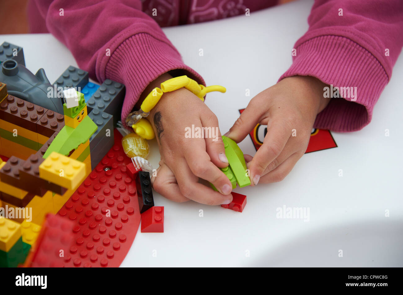 Kids playing with lego hi-res stock photography and images - Alamy