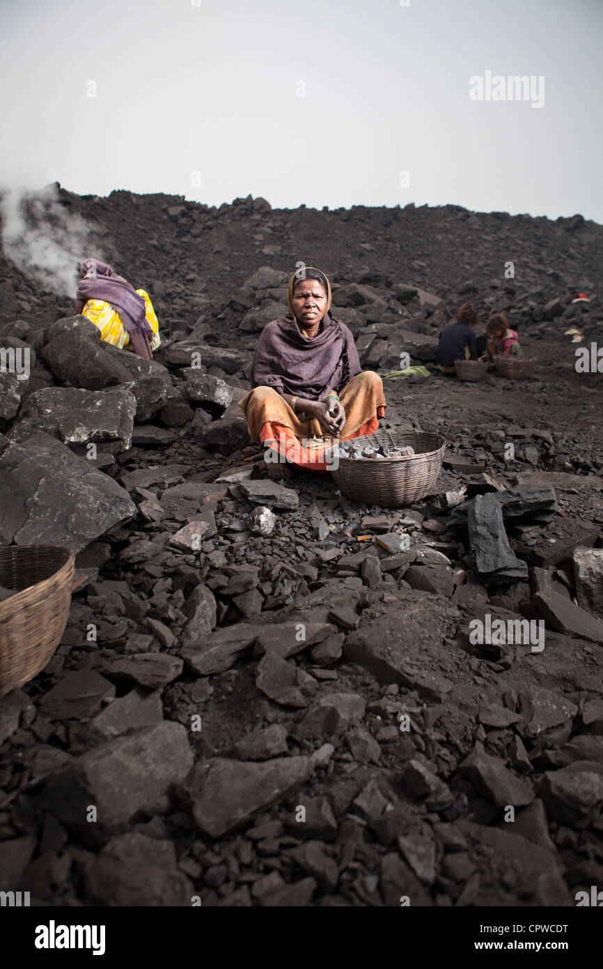 Woman collecting coal at mine scrap place, Jharia, Dhanbad, Jharkhand ...