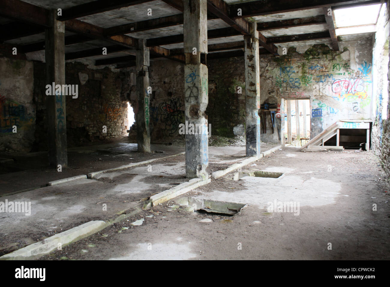 abandon empty building factory warehouse Stock Photo - Alamy