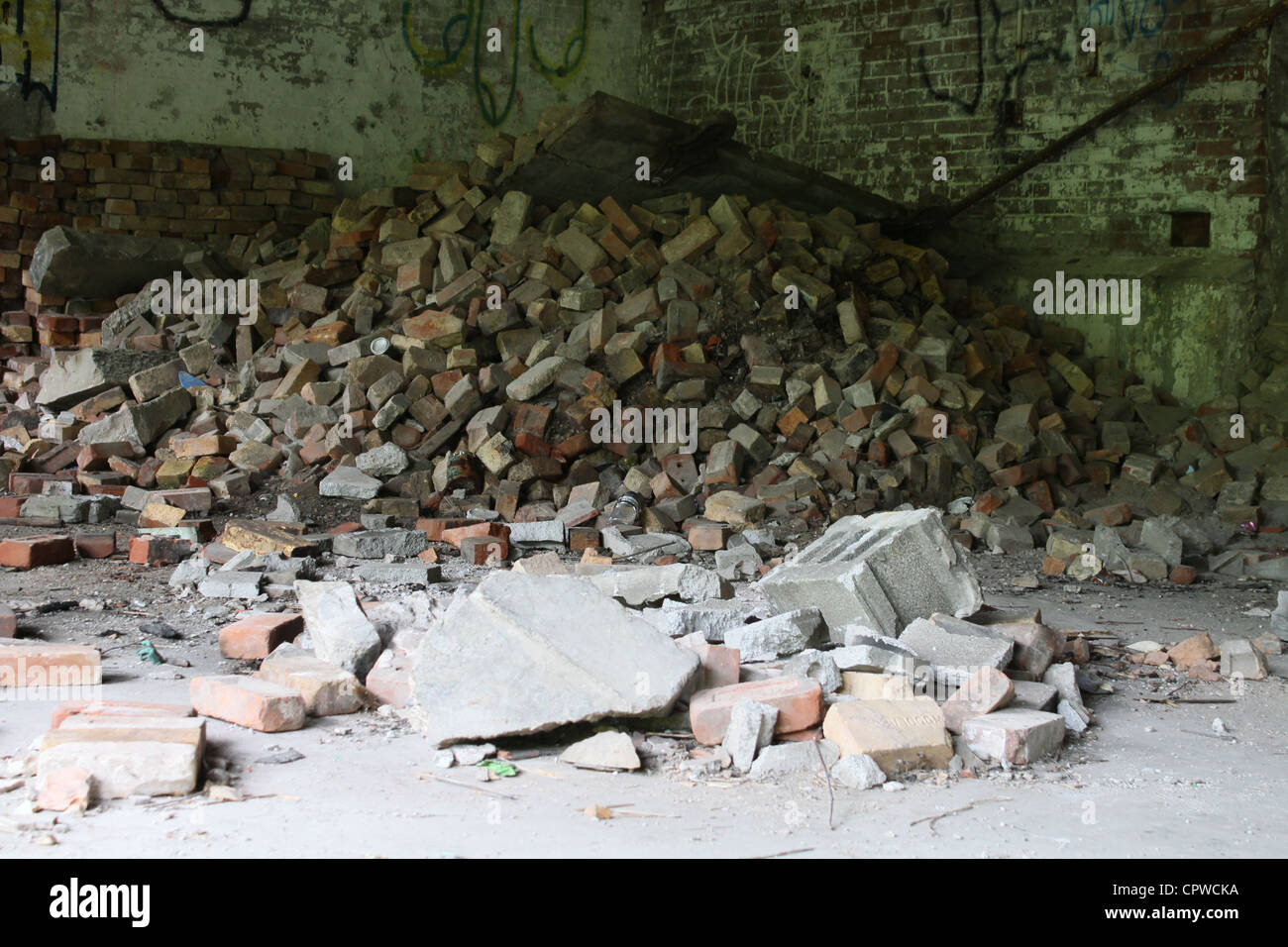 Broken bricks hi-res stock photography and images - Alamy