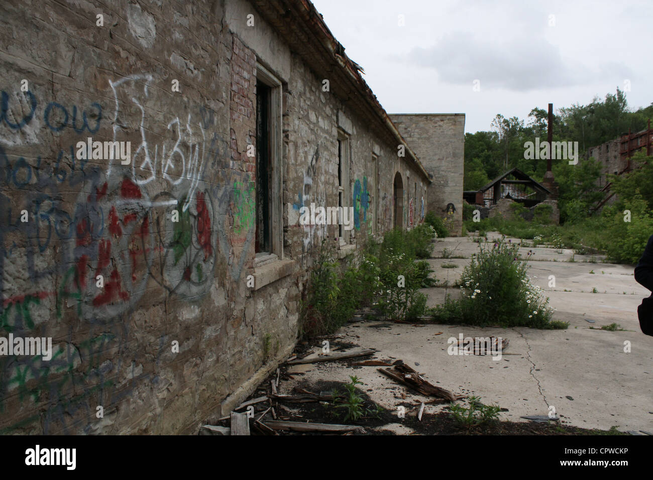 Vandalized building hi-res stock photography and images - Alamy