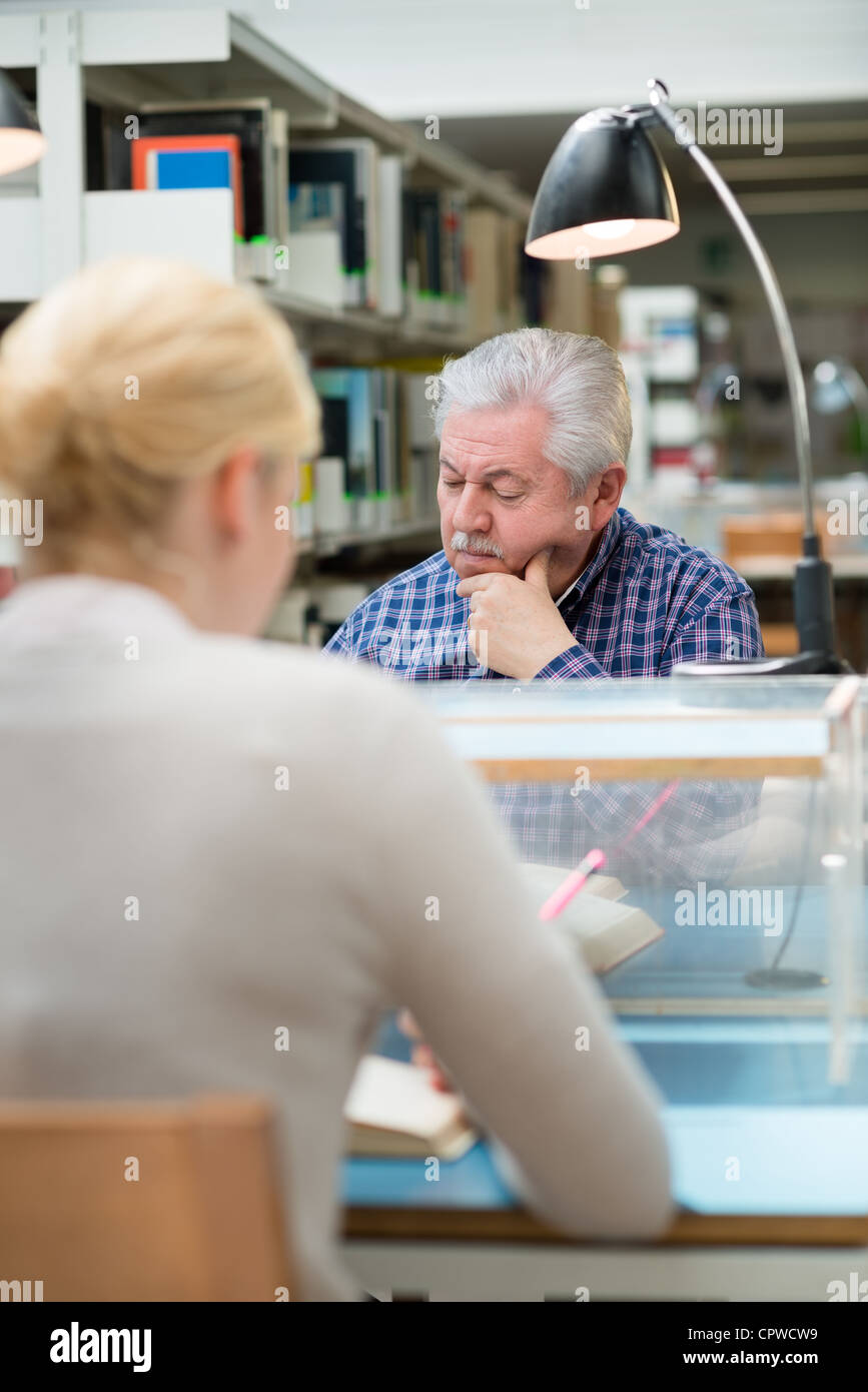 Man library hi-res stock photography and images - Alamy