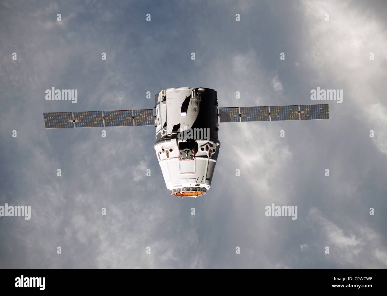 SpaceX Dragon commercial cargo craft on route to the ISS Stock Photo ...