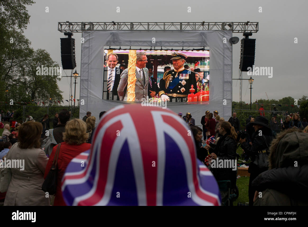 Watching giant TV screen coverage, the great British public brave bad ...