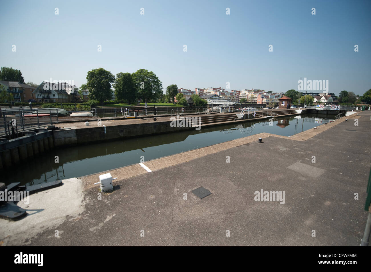 Teddington lock hi-res stock photography and images - Alamy