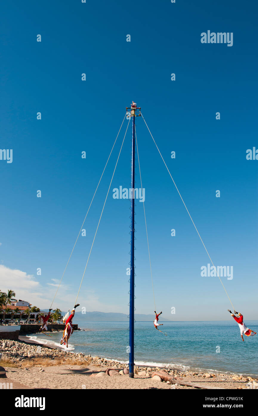 Rope acrobatics hi-res stock photography and images - Alamy