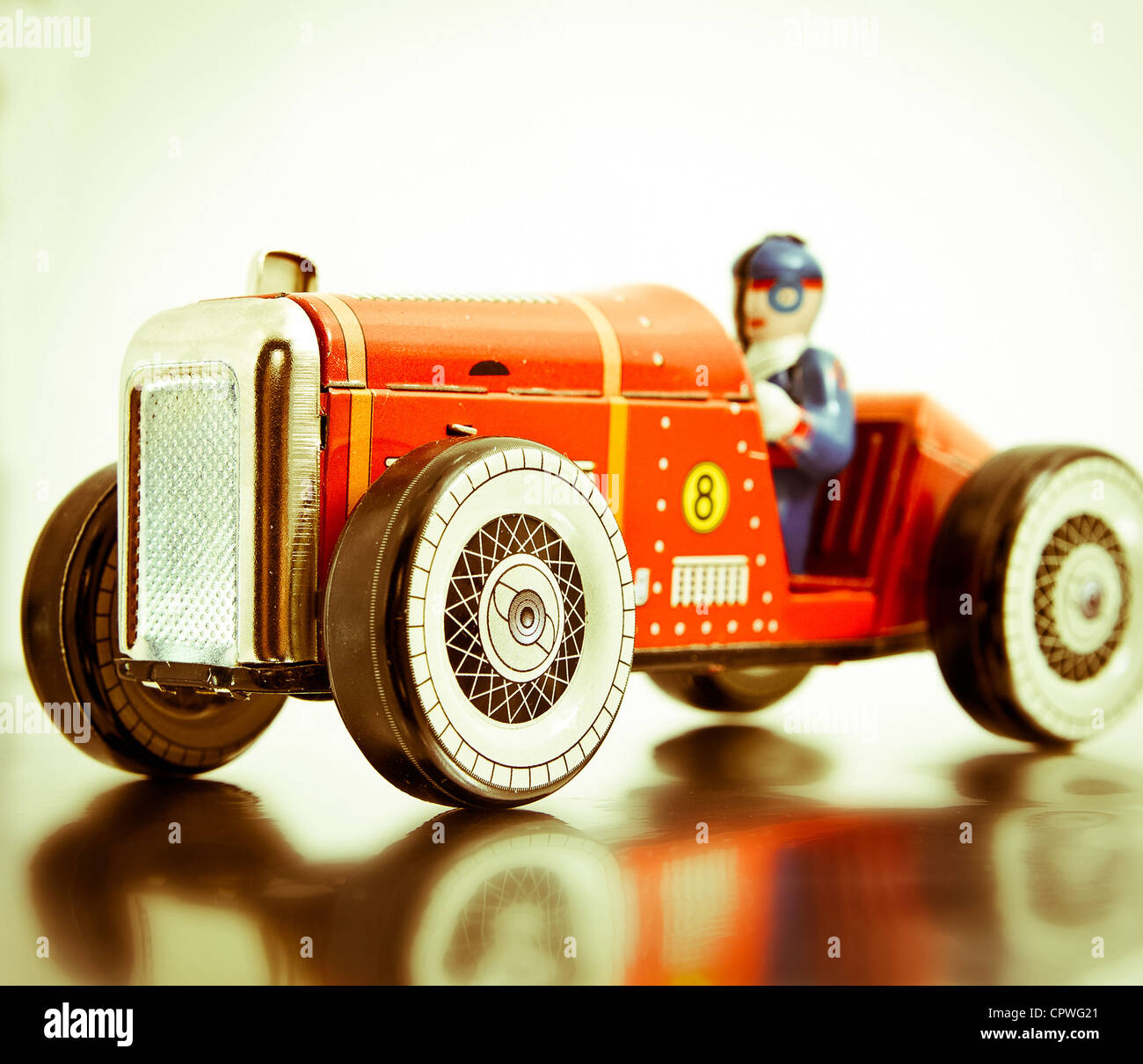 red retro race car Stock Photo - Alamy