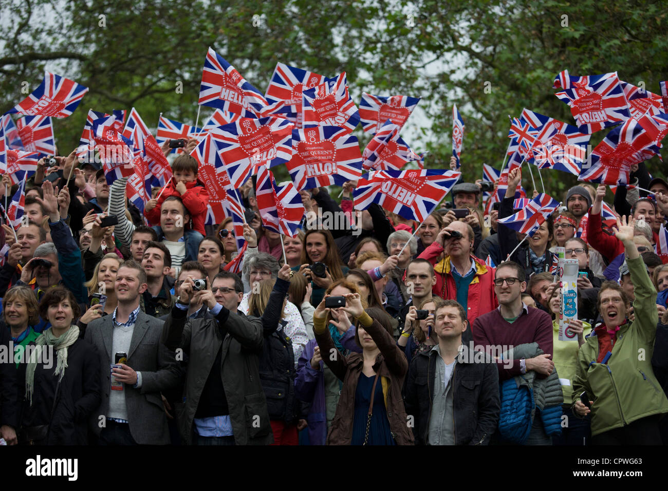 Waving their flags, the great British public brave bad weather to ...
