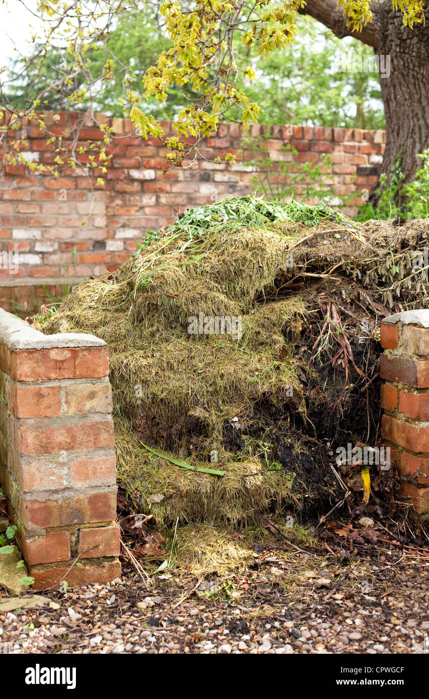 Garden compost heap uk hi-res stock photography and images - Alamy