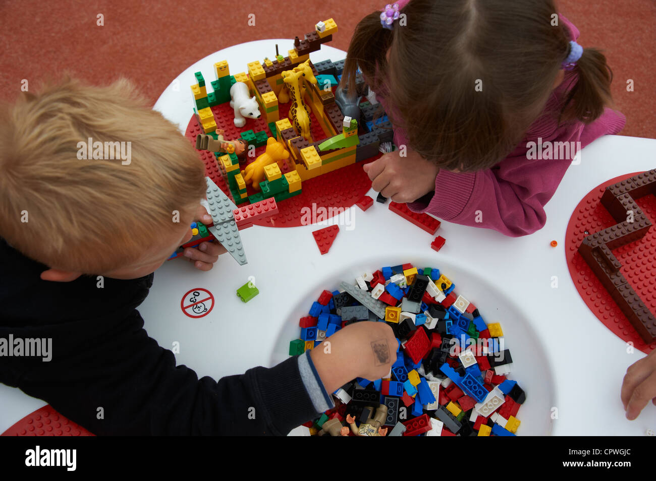Children and lego hi-res stock photography and images - Alamy