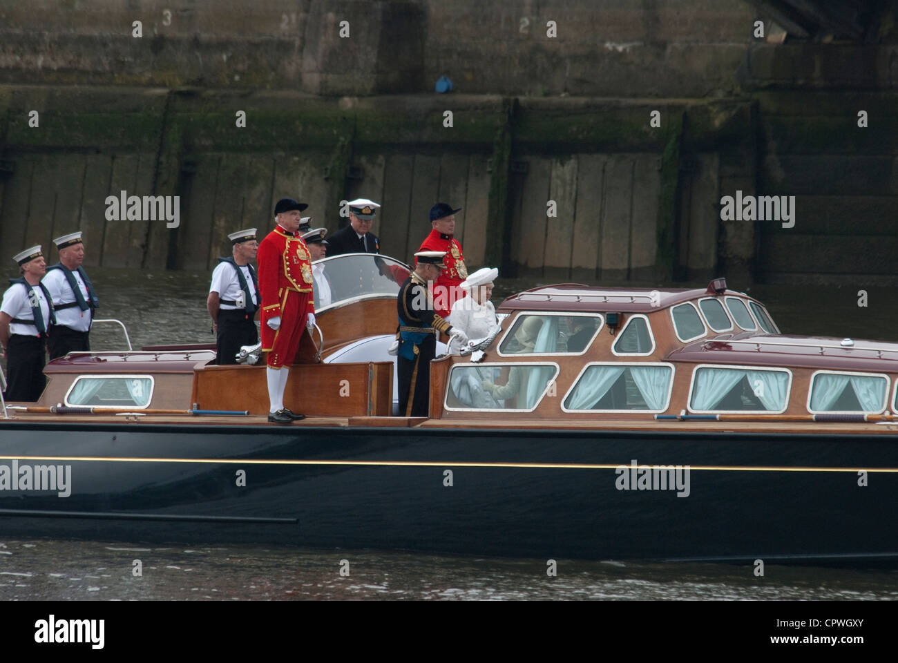 Queen and prince phillip on boat hi-res stock photography and images ...