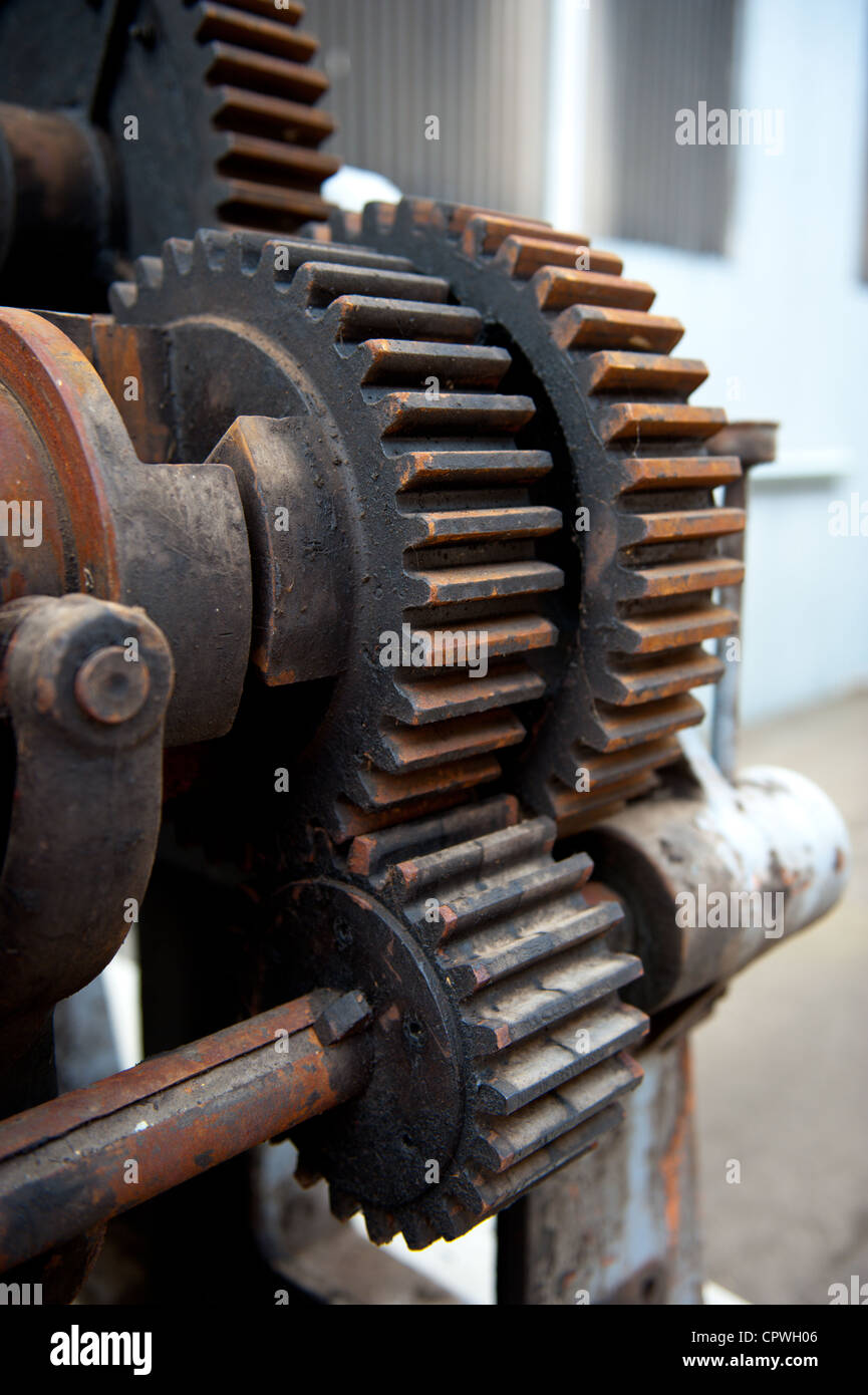 Rusty old gear cogs Stock Photo - Alamy