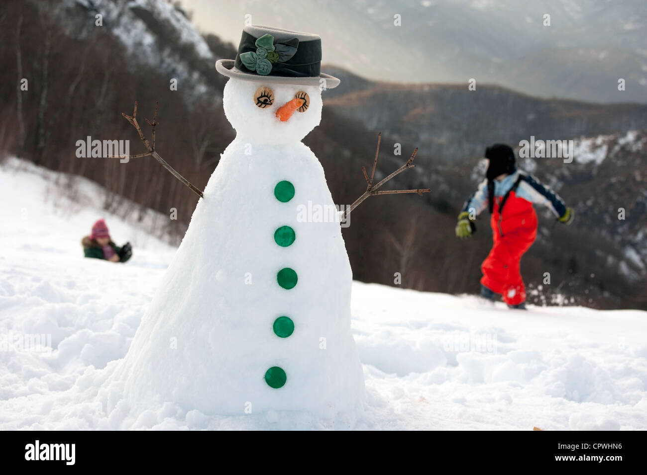 Snowman with sticks for arms hi-res stock photography and images - Alamy