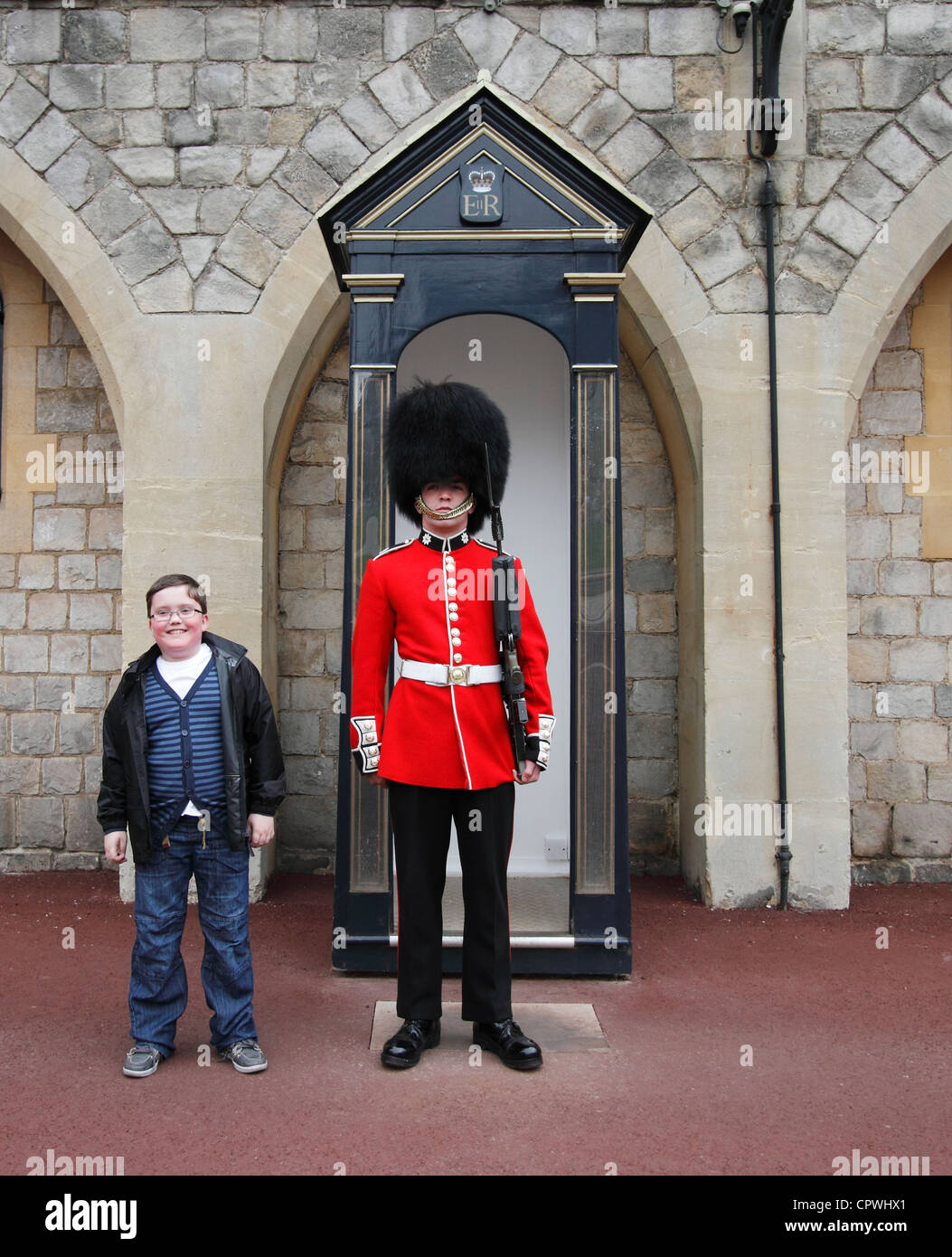 Coldstream guardsman hi-res stock photography and images - Alamy