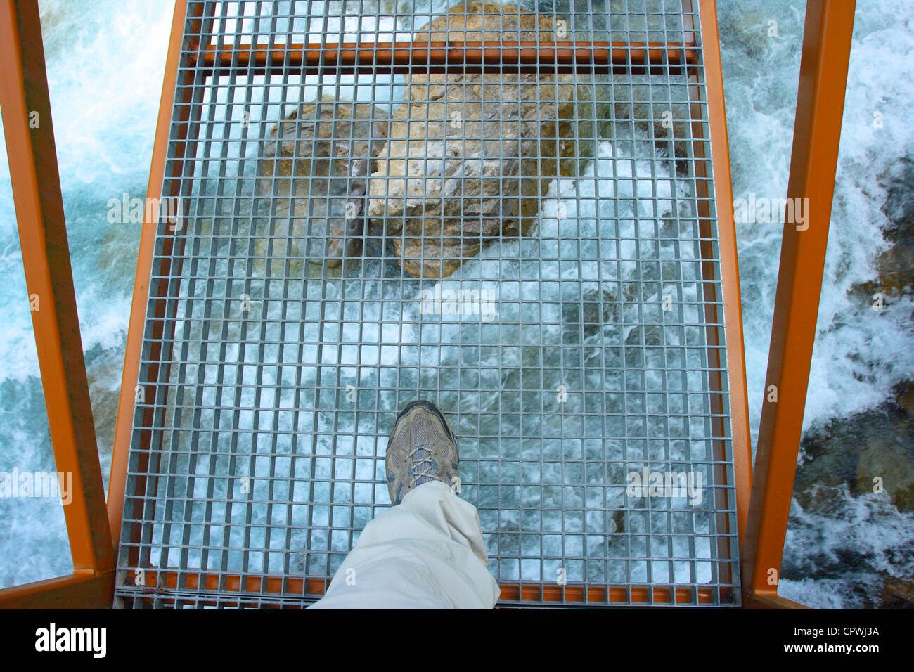 Foot over bridge hi-res stock photography and images - Alamy