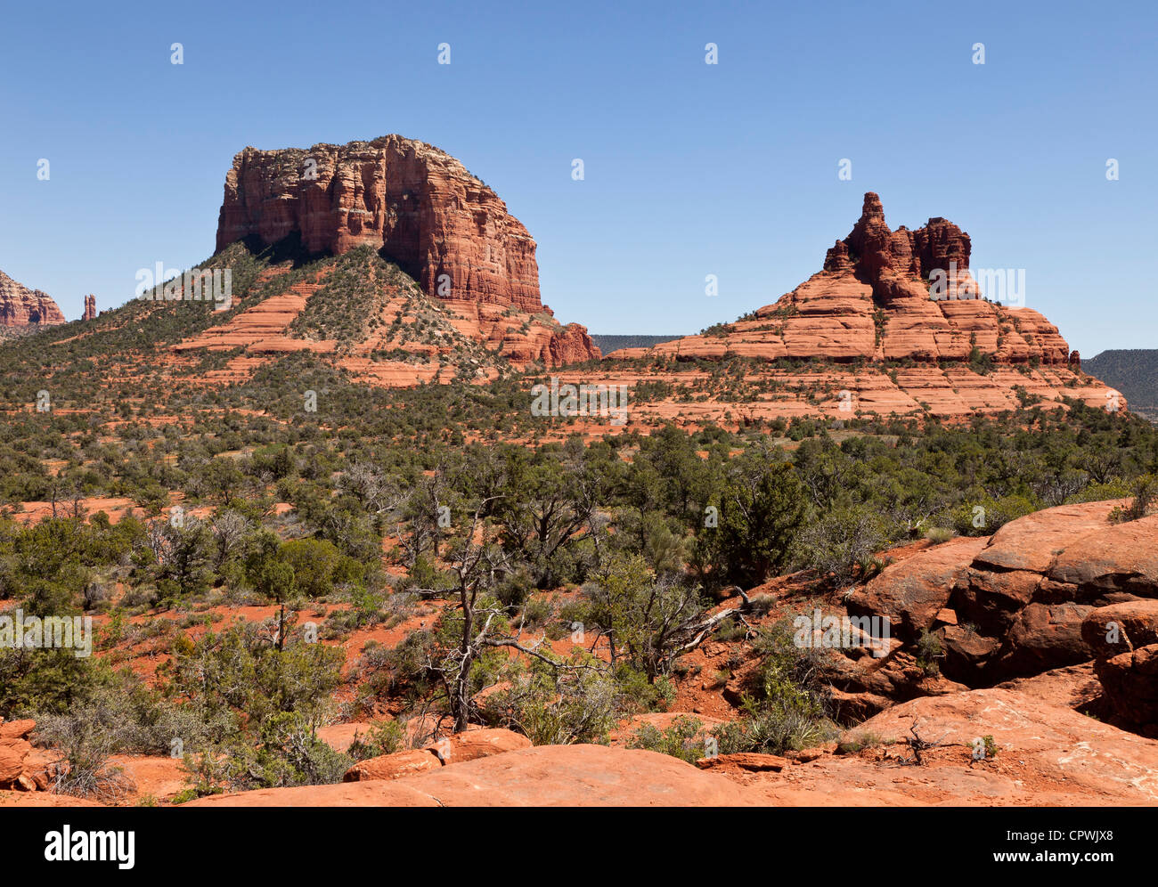 Typical view of the red rocks of Courthouse Butte and Bell Rock near ...