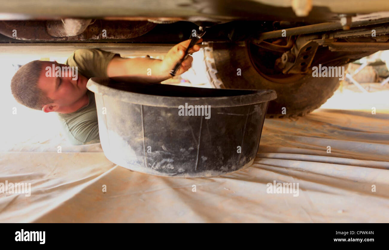 Changes the oil of a humvee may 5 hi-res stock photography and images ...