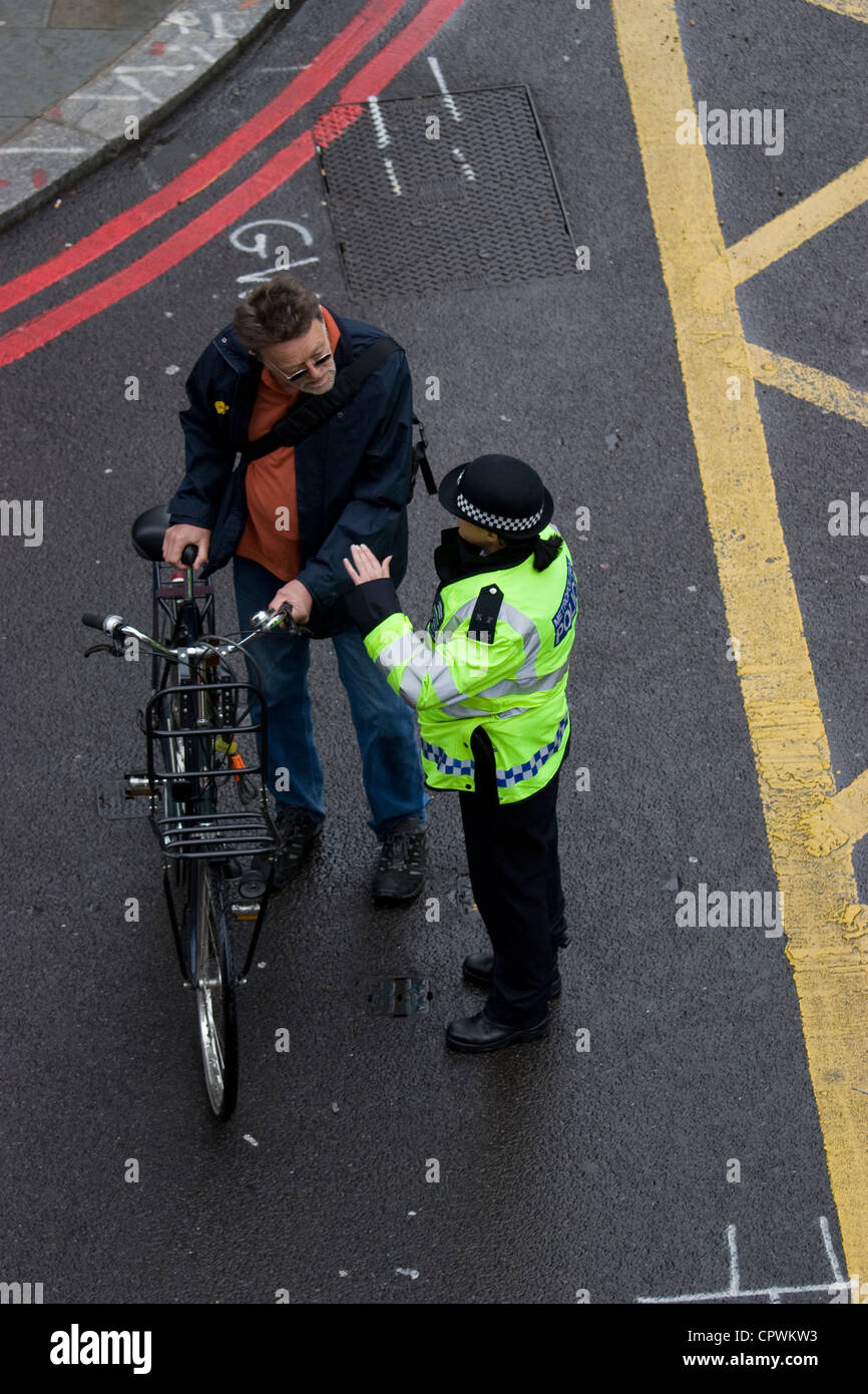 Police officer uk hi-res stock photography and images - Alamy