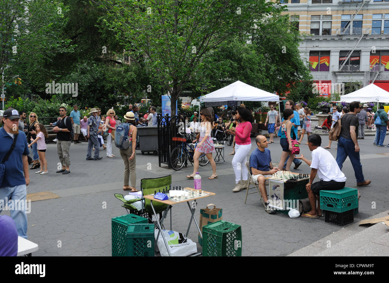 Busy park summer crowd hi-res stock photography and images - Alamy