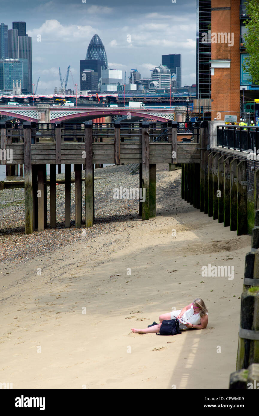 Thames tower reading hi-res stock photography and images - Alamy