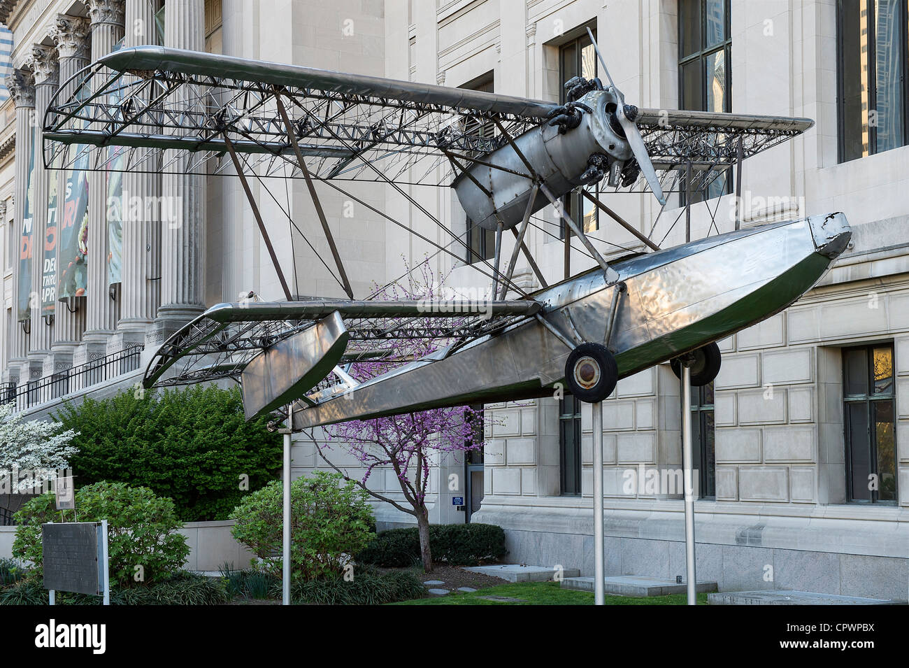 Budd BB-1 Pioneer at the front of the Franklin Institute, Philadelphia ...