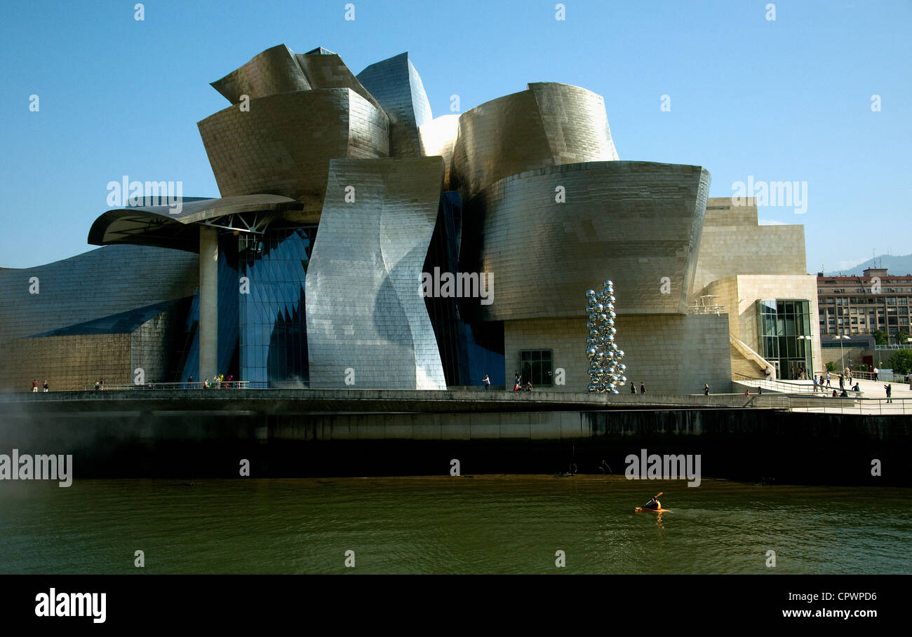 The Guggenheim Museum Bilbao, the striking architecture by Frank Gehry ...