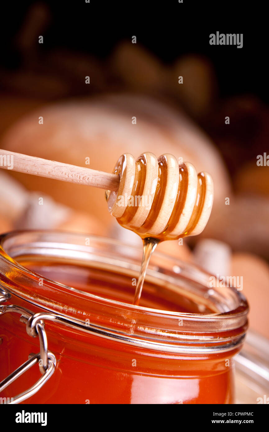 French bee gold hi-res stock photography and images - Alamy