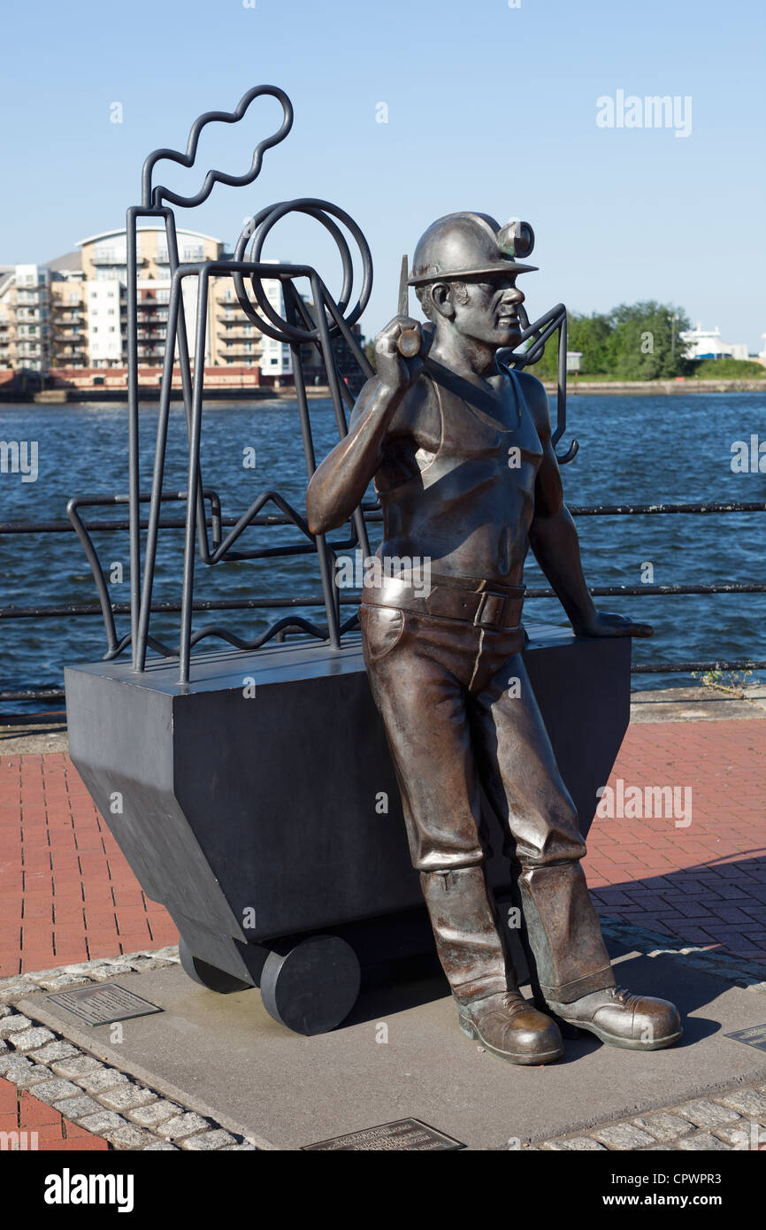 'From Pit to Port' Sculpture by John Clinch - Coal Miner Statue in ...