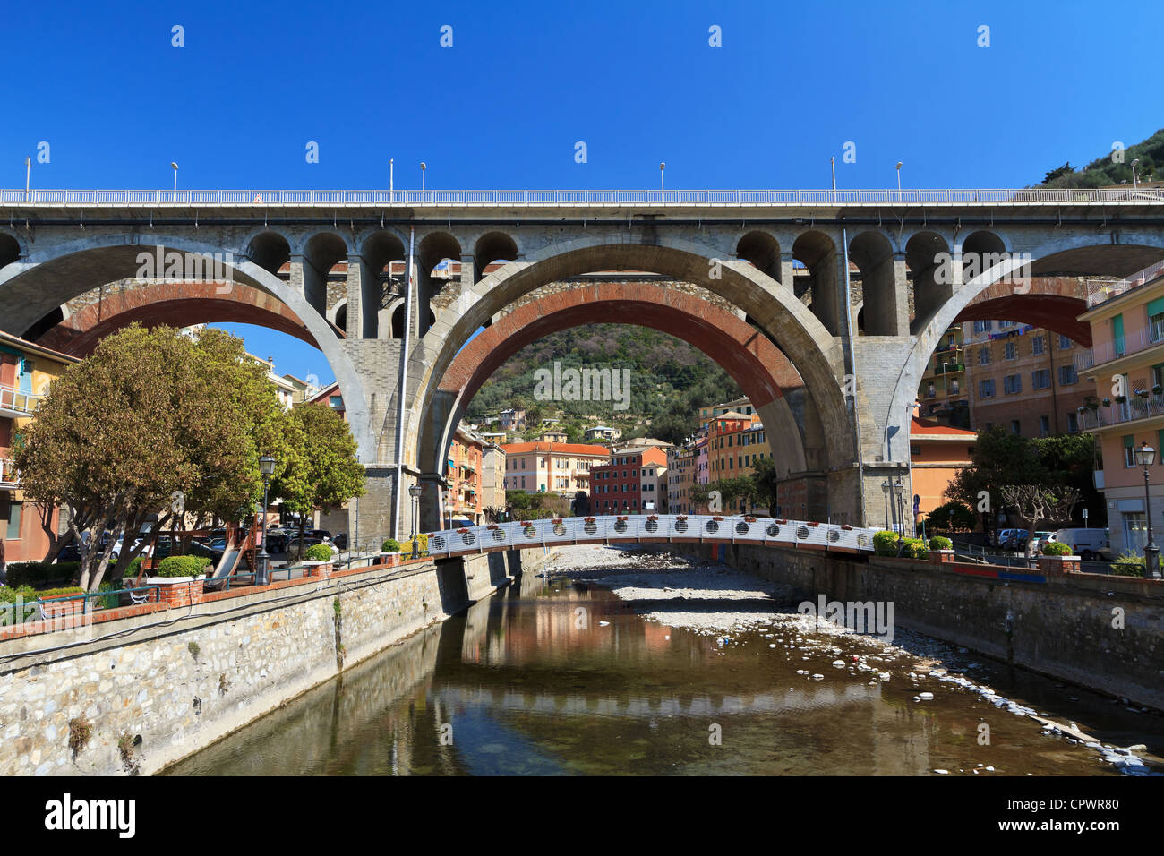 Traditional urban bridges hi-res stock photography and images - Alamy