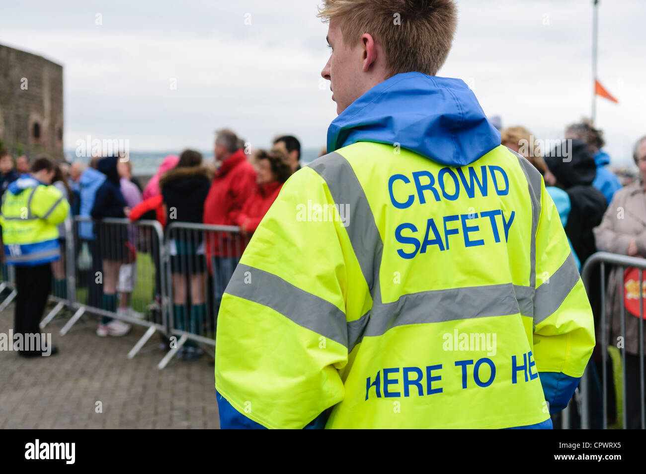 Security crowd hi-res stock photography and images - Alamy