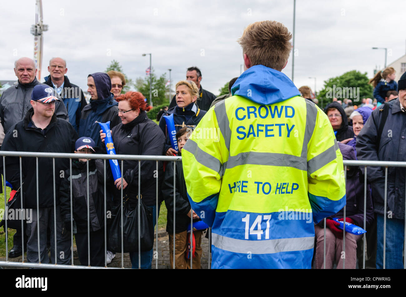 Security crowd hi-res stock photography and images - Alamy