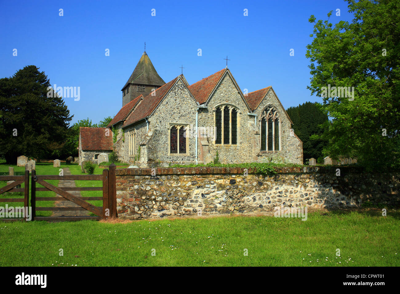 Kent parish church english country church hi-res stock photography and ...