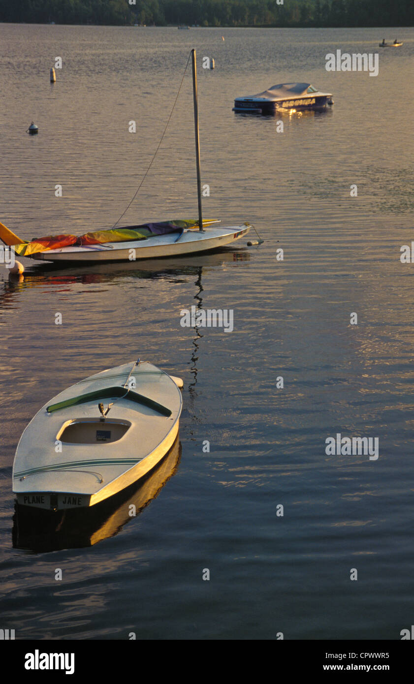 Vacation holiday boating fun on Lake Sunapee waters Stock Photo - Alamy