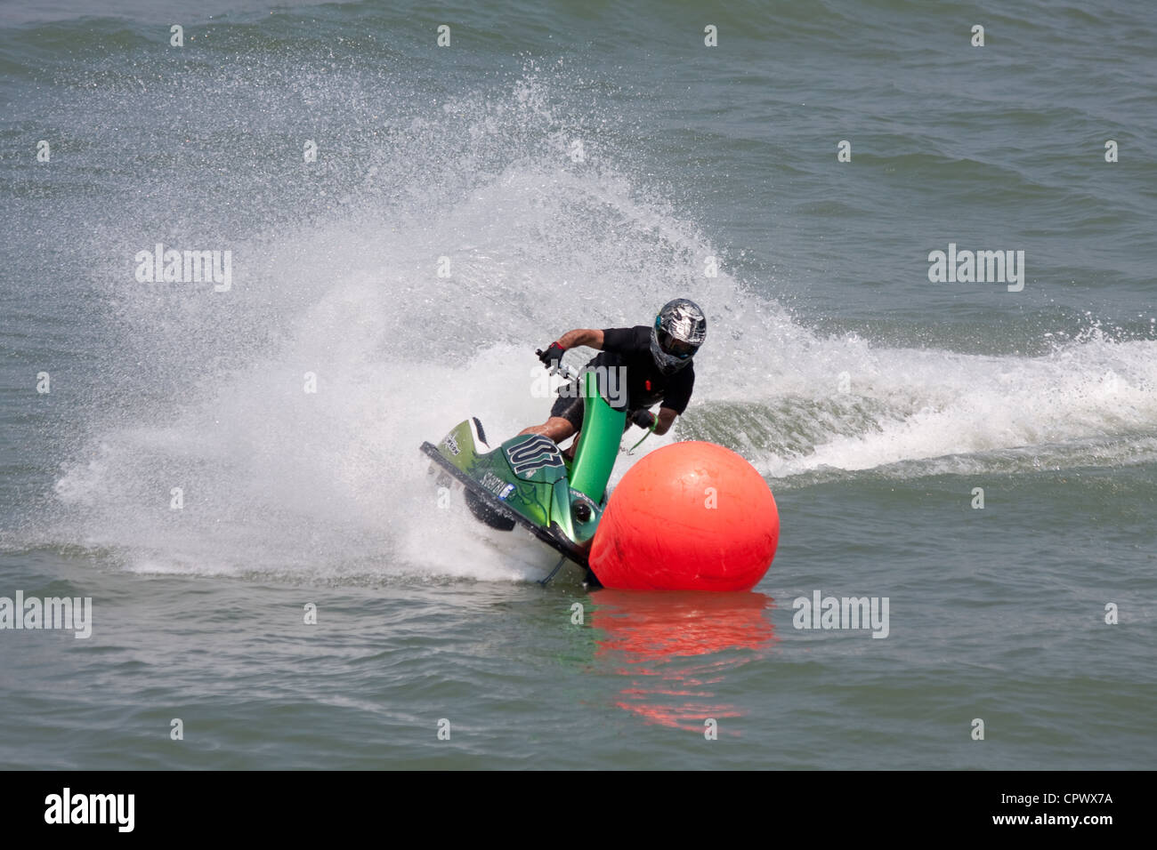 Speed boat beach racing hi-res stock photography and images - Alamy