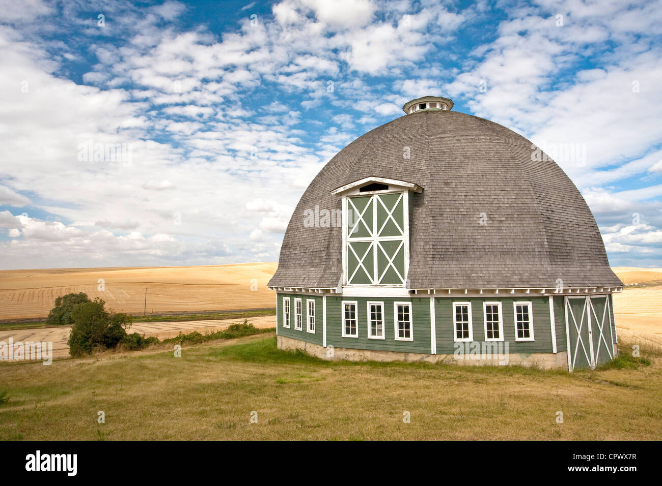 Round roof barn hi-res stock photography and images - Alamy