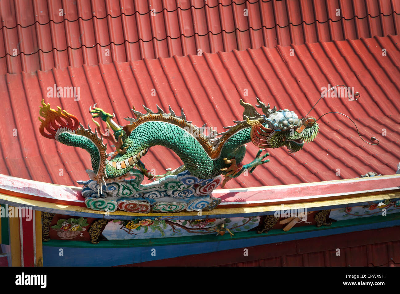 Chinese dragon roof statue detail Stock Photo - Alamy