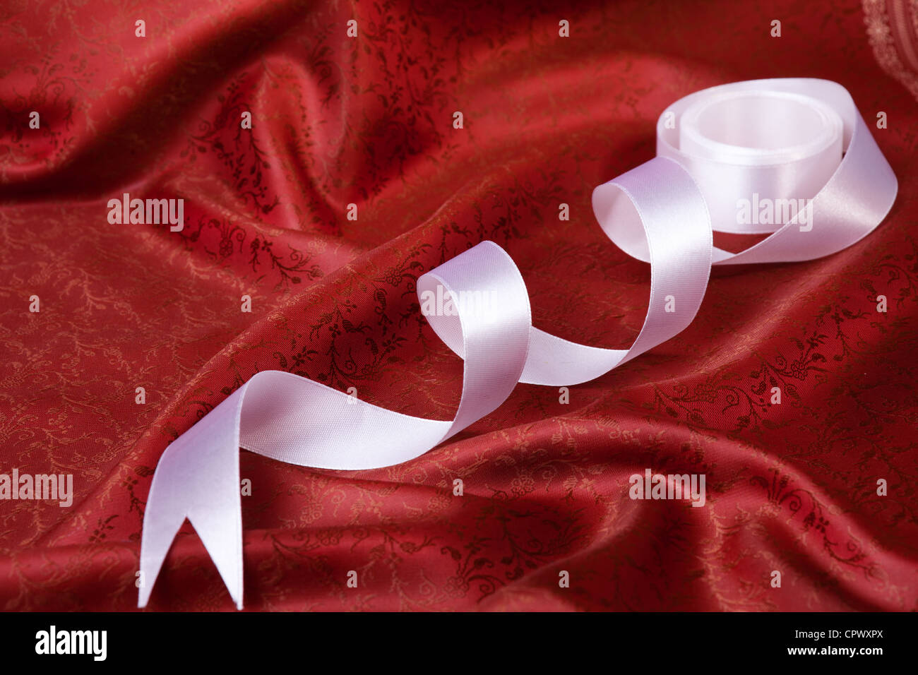 Fabric drape hi-res stock photography and images - Alamy