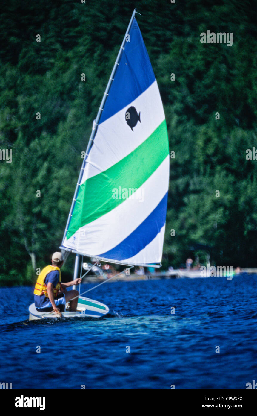 Vacation holiday boating fun on Lake Sunapee waters Stock Photo - Alamy