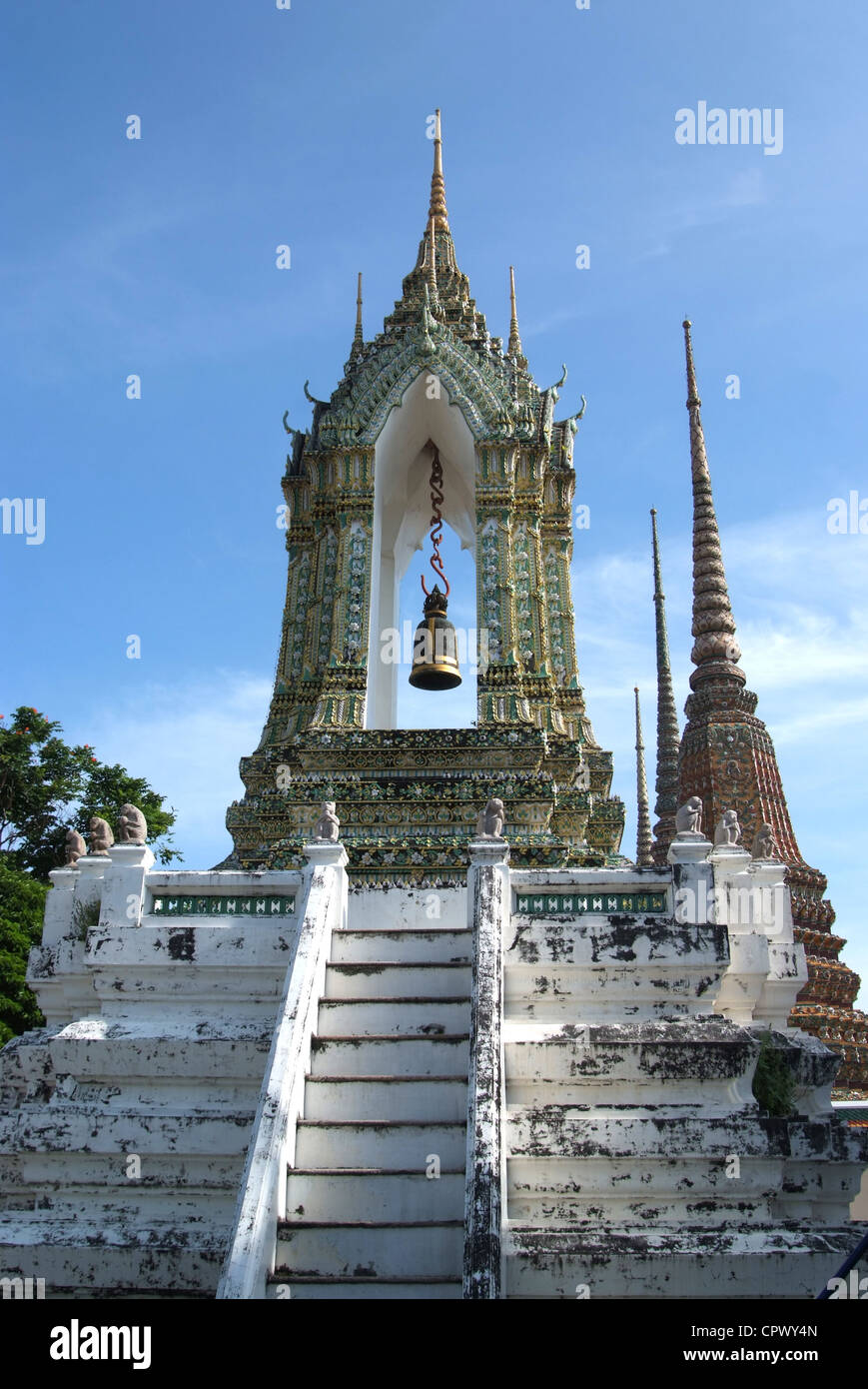 Bangkok temple tower hi-res stock photography and images - Alamy